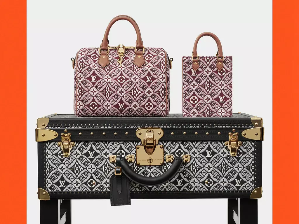 Louis Vuitton ṣe ifilọlẹ Laini Monogram Tuntun kan fun Igba Irẹdanu Ewe 2020