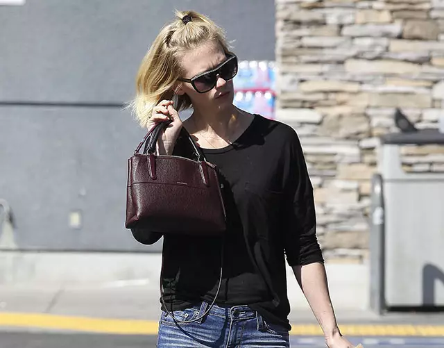 January Jones-ek Coach's Big New Bag-en bertsio txiki bat darama 10409_1