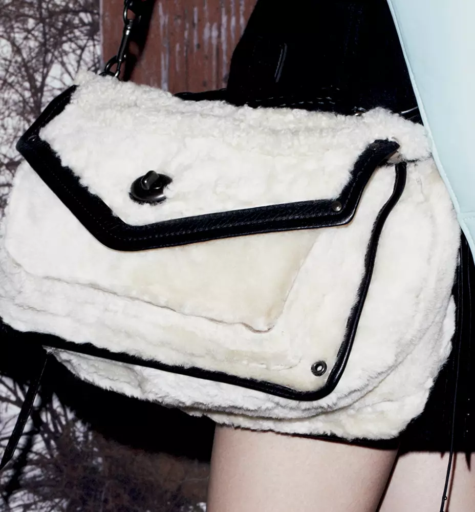 Koci Rhyder Shearling Messenger, $1,300 ta hannun Coach