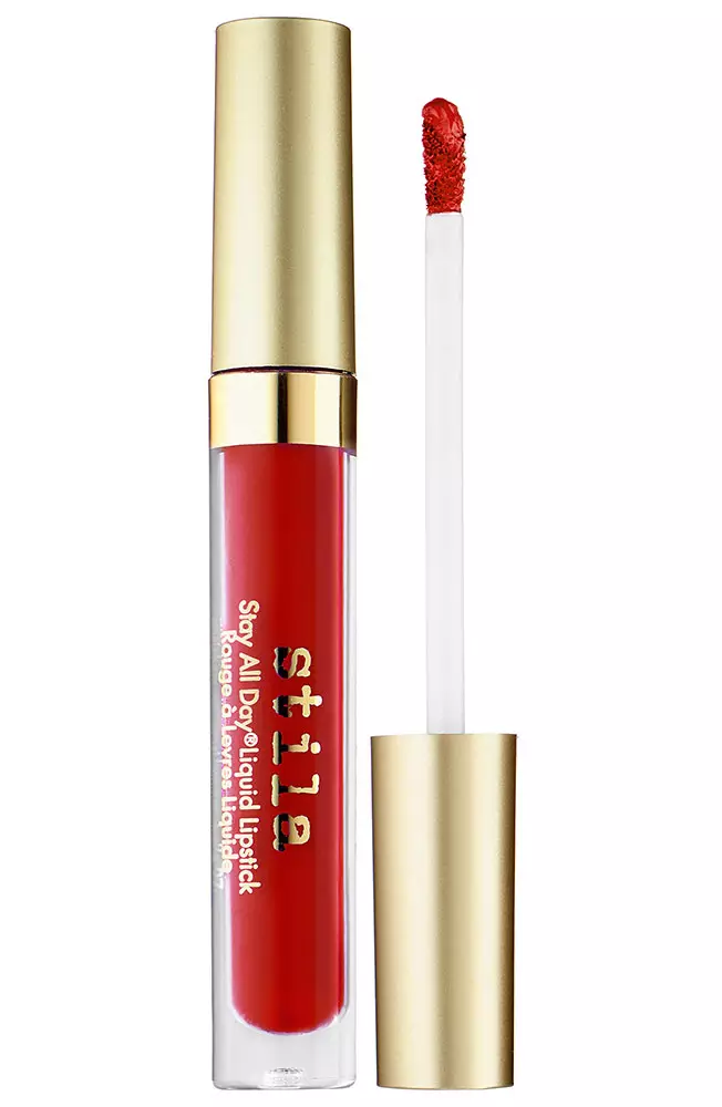 stila-nyob-tag nrho-hnub-kua-lipstick-hauv-fiery