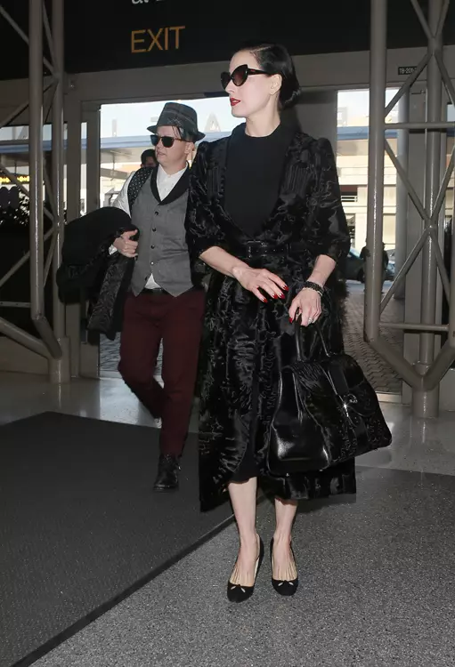 Dita Von Teese Ya Bar LA tare da Jakar Delvaux Fur 10614_3