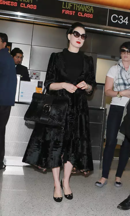 Dita Von Teese Ya Bar LA tare da Jakar Delvaux Fur 10614_5