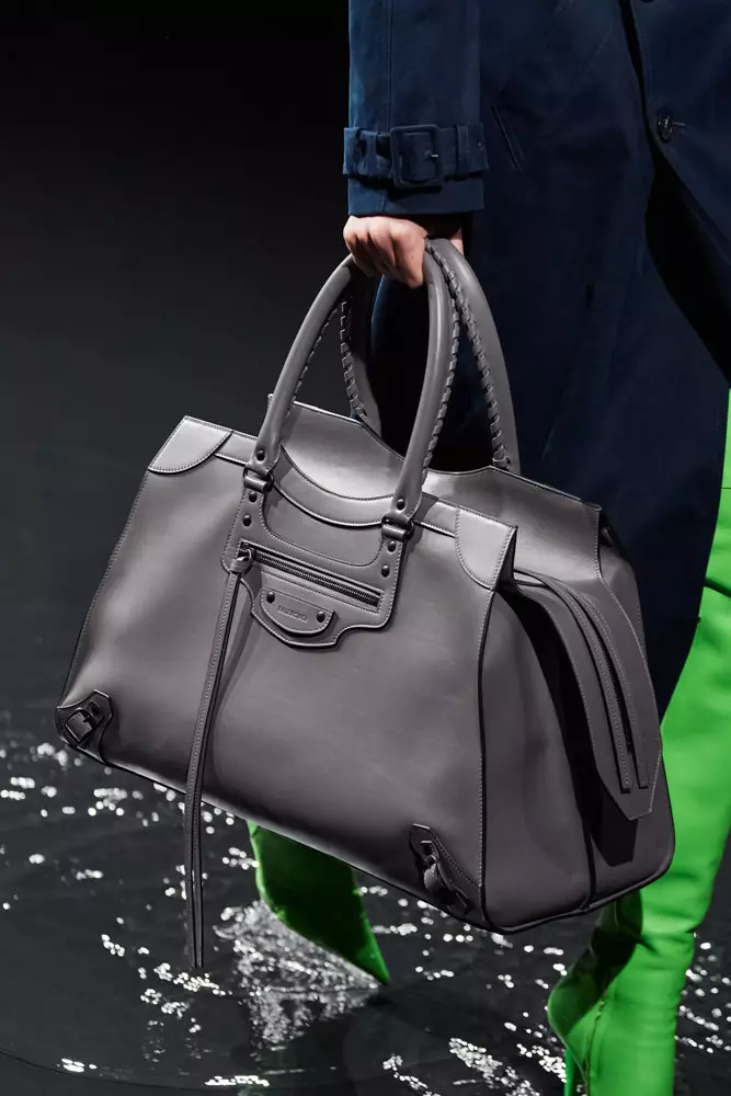 نگاهی دقیق تر به کیف نئو کلاسیک Balenciaga 1090_5