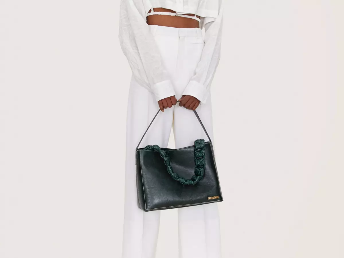 Jacquemus présente de nouveaux sacs pour l'automne 2020