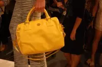 Tory Burch Pranverë 2011: Plotësisht dhe plotësisht e veshur 11521_3