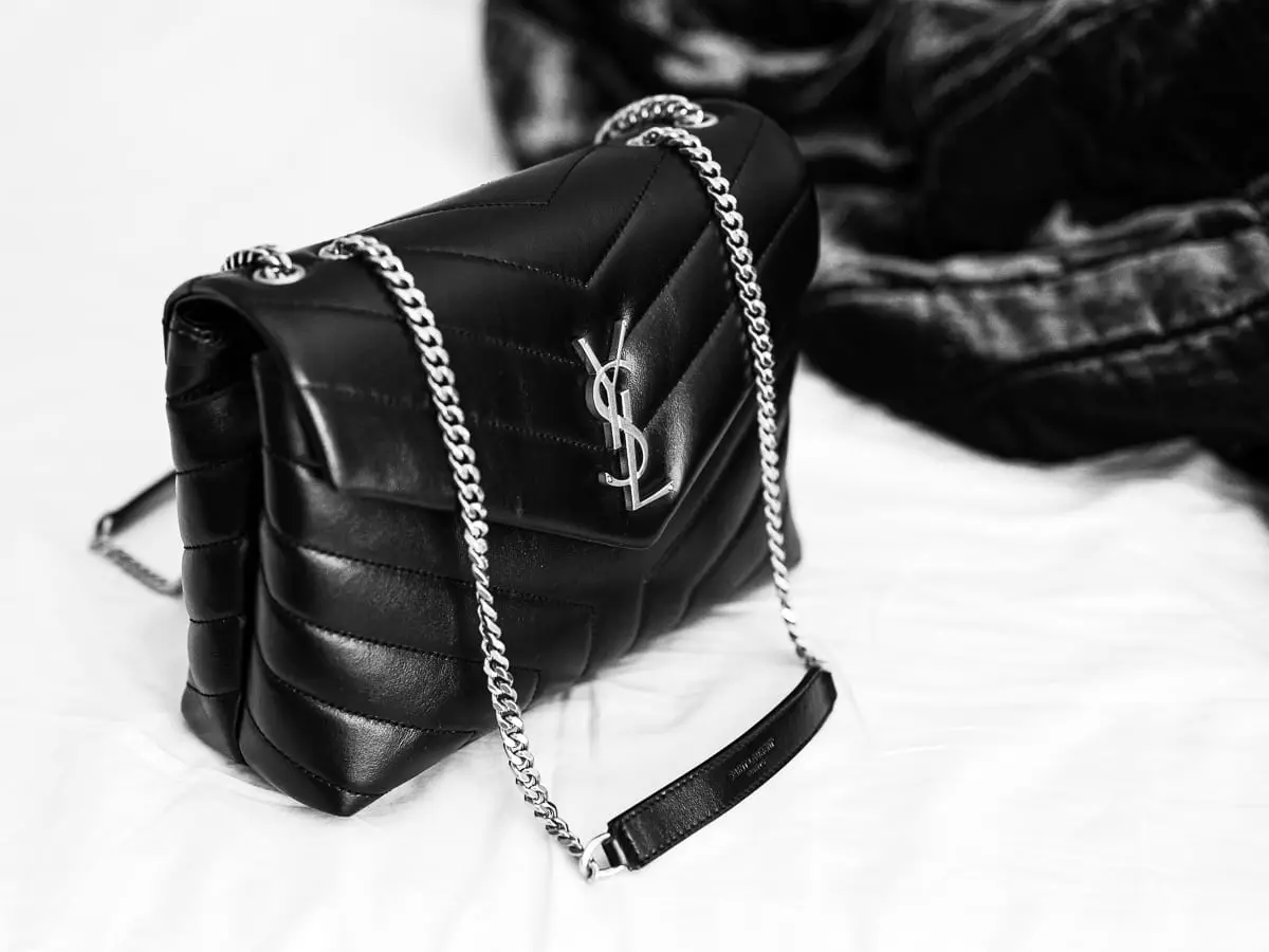 Agasanduku keza cyane: Saint Laurent Loulou 1168_1