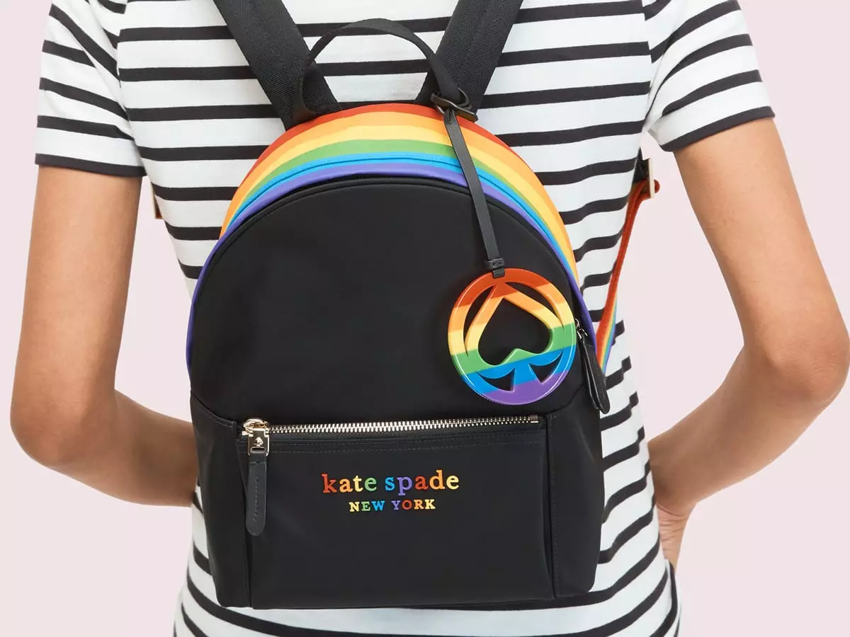 I-celebrar ang Pride Month Uban Niining Rainbow Purses