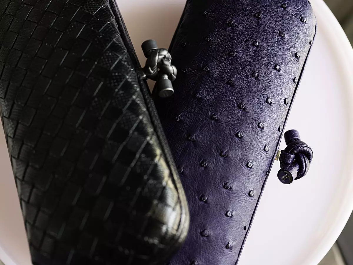 Mion-athbhreithniú: Bottega Veneta Clutches Ordaithe Speisialta Knot