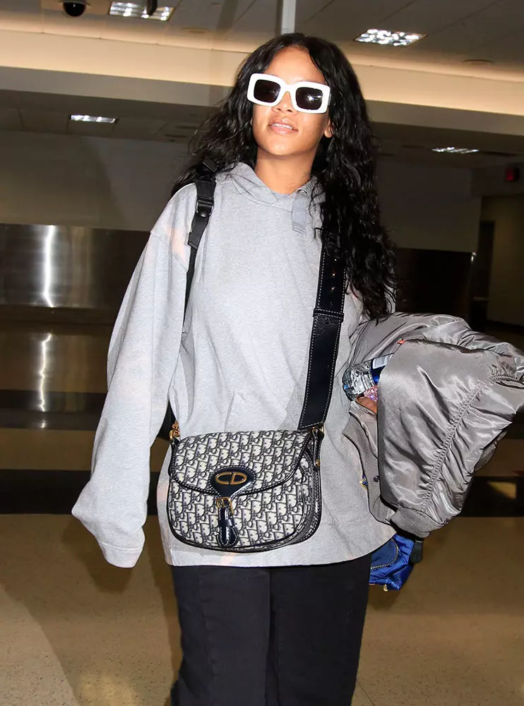 Just Can't Get Enough: Rihanna at ang Kanyang Dior Saddle Bag 12538_4