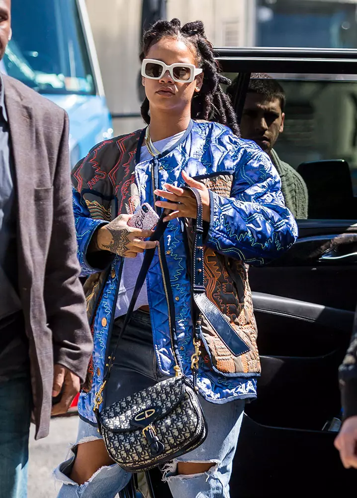 Just Can't Get Enough: Rihanna at ang Kanyang Dior Saddle Bag 12538_6