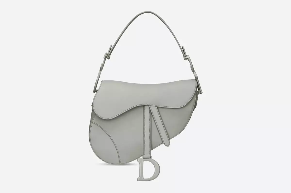 Dior Classics жай үчүн түстүү, жалтырабаган макияжды алыңыз 1260_2