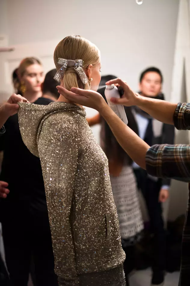 Oscar de la Renta qabel il-waqgħa fil-backstage (7)