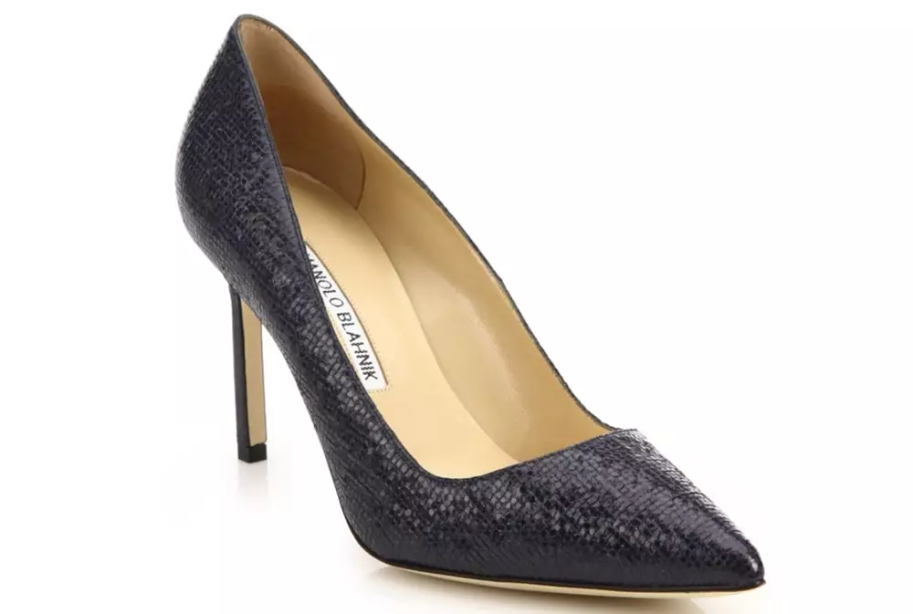 $695 hauv Embossed Patent Leather Pumps ntawm Saks.