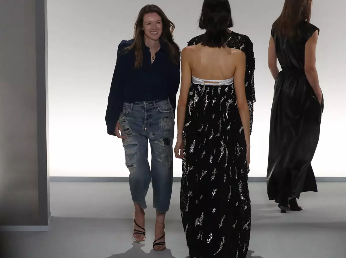 To właśnie w: Projektantka Clare Waight Keller opuszcza Givenchy