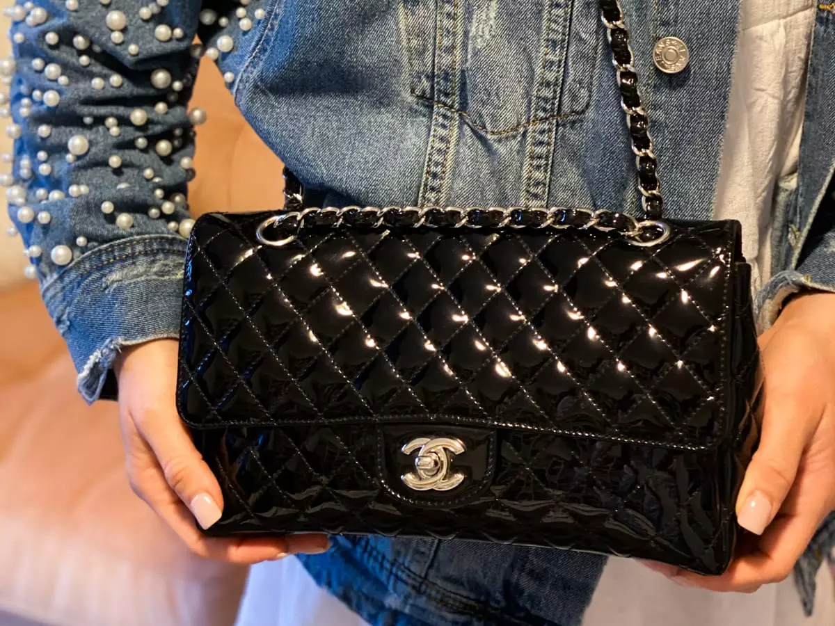 Reseña: bolso con solapa de etiqueta secreta mediana de Chanel