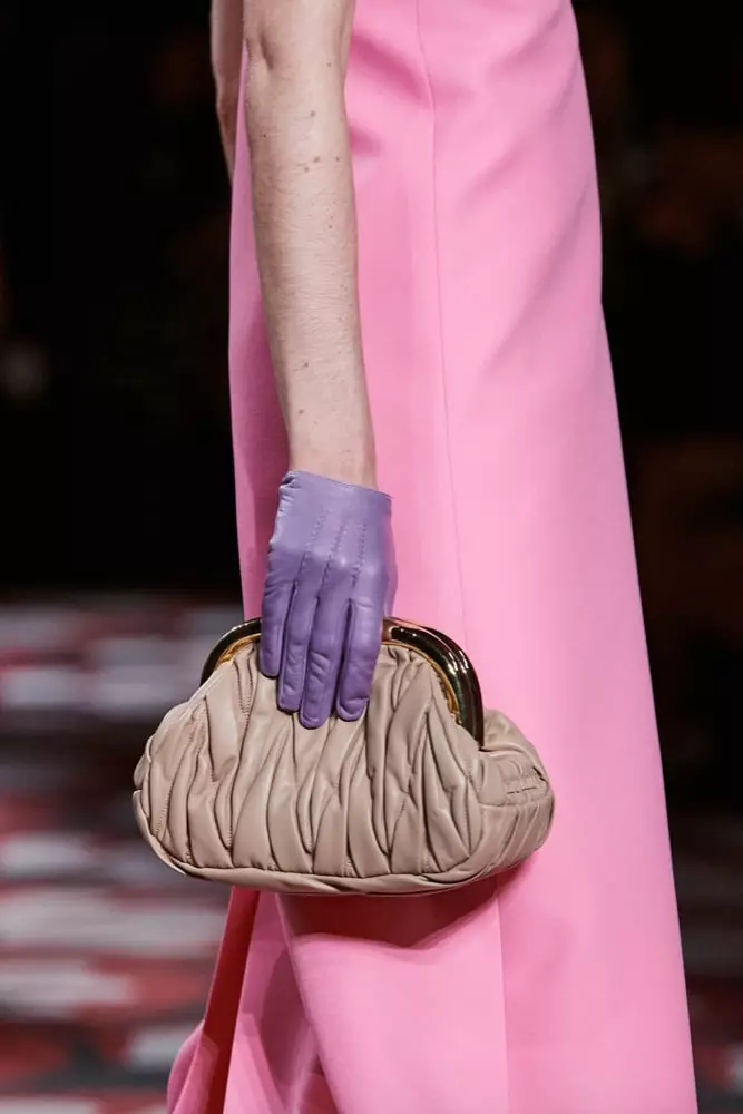 Bij Miu Miu draait het allemaal om de clutch voor de herfst van 2020 1383_11