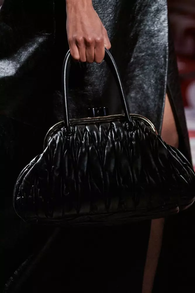 Bij Miu Miu draait het allemaal om de clutch voor de herfst van 2020 1383_25