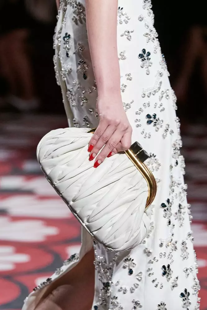 Bij Miu Miu draait het allemaal om de clutch voor de herfst van 2020 1383_31