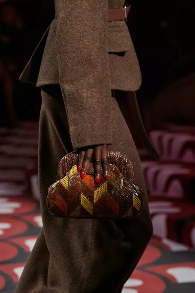 Bij Miu Miu draait het allemaal om de clutch voor de herfst van 2020 1383_4