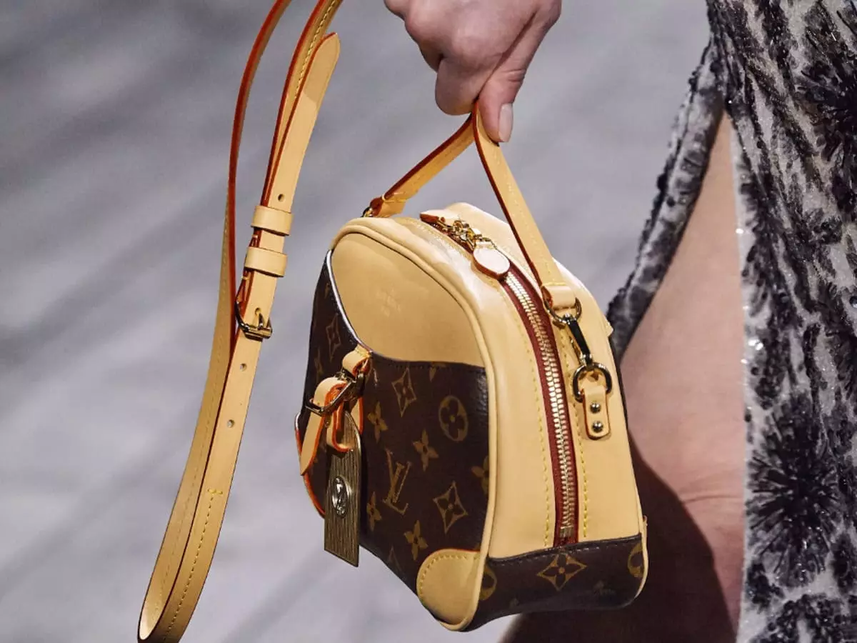 Nieuwe monogramtassen stelen de show op Louis Vuitton's Fall 2020 Runway Show