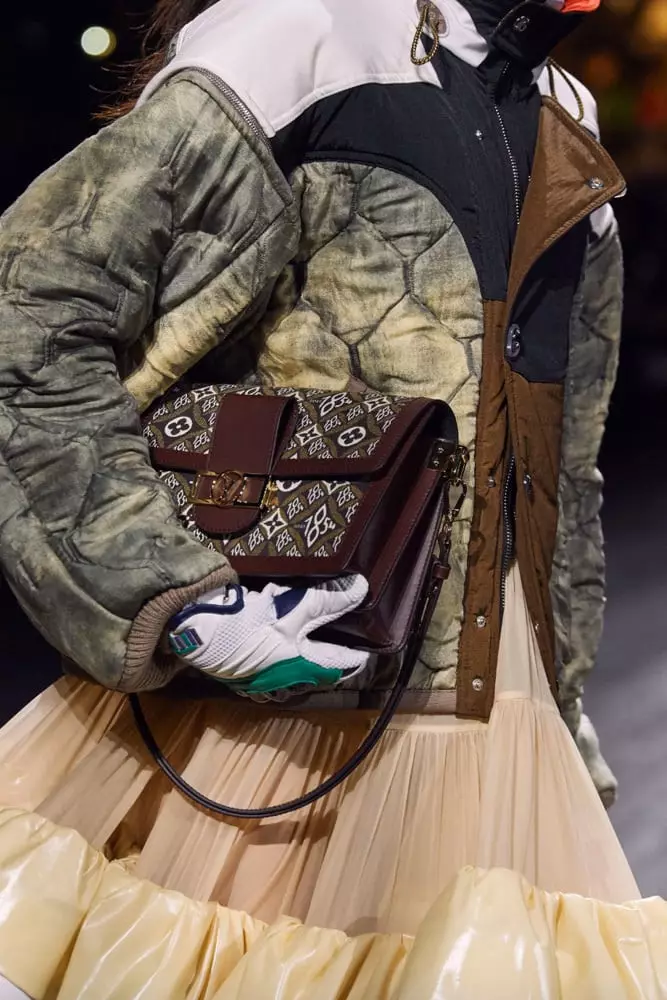 Mifuko Mipya ya Monogram Inaiba Onyesho kwenye Maonyesho ya Runway ya Louis Vuitton 2020 1384_4