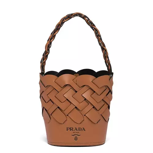 Nag-aalok ang Bagong Woven Motif Bag ng Prada ng Perpektong Dami ng Classic na may Twist 1386_15