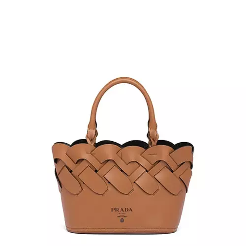 Los nuevos bolsos Woven Motif de Prada ofrecen la cantidad perfecta de clásico con un toque 1386_17