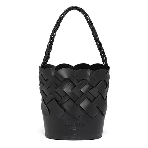 Los nuevos bolsos Woven Motif de Prada ofrecen la cantidad perfecta de clásico con un toque 1386_18