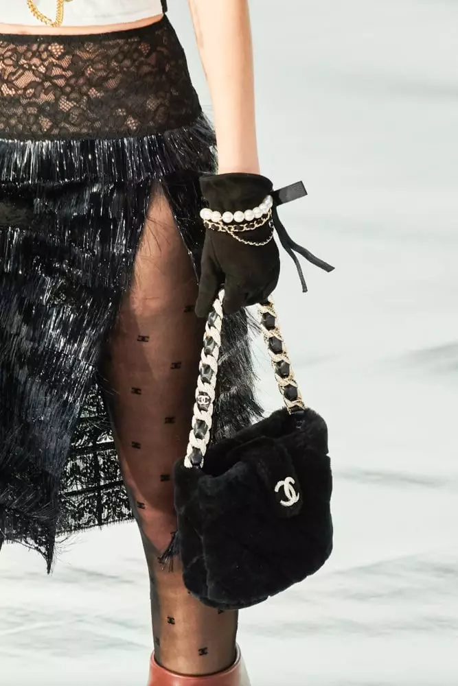 Chanel-ի թռիչքուղու վրա, It’s All About the Classics for Fall 2020 1388_11