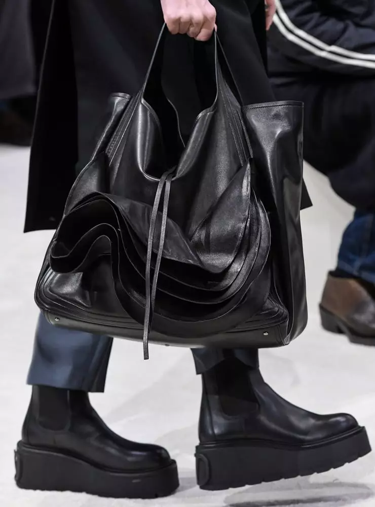 Valentino apresenta uma nova estética com suas bolsas de outono 2020 1390_13