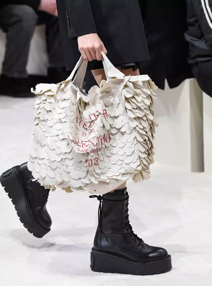 Valentino เปิดตัวความงามใหม่พร้อมกระเป๋าฤดูใบไม้ร่วงปี 2020 1390_19