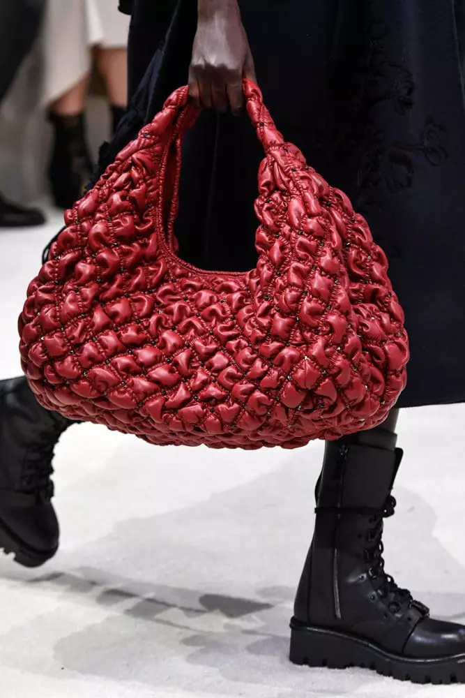 Valentino apresenta uma nova estética com suas bolsas de outono 2020 1390_6