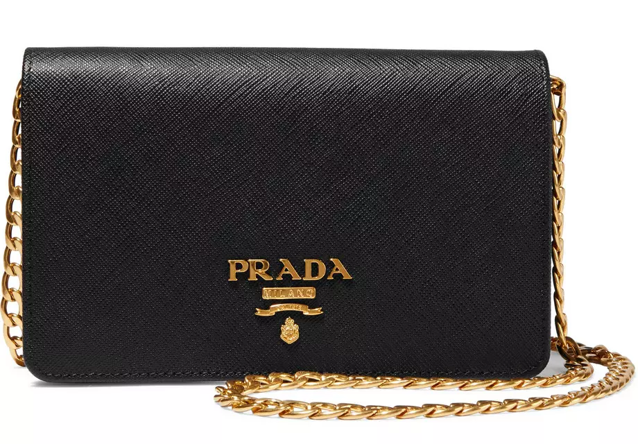 Ị nwere ike zụta akpa Prada, akpụkpọ ụkwụ, uwe na ngwa ngwa site na Net-a-Porter maka oge mbụ. 13990_1