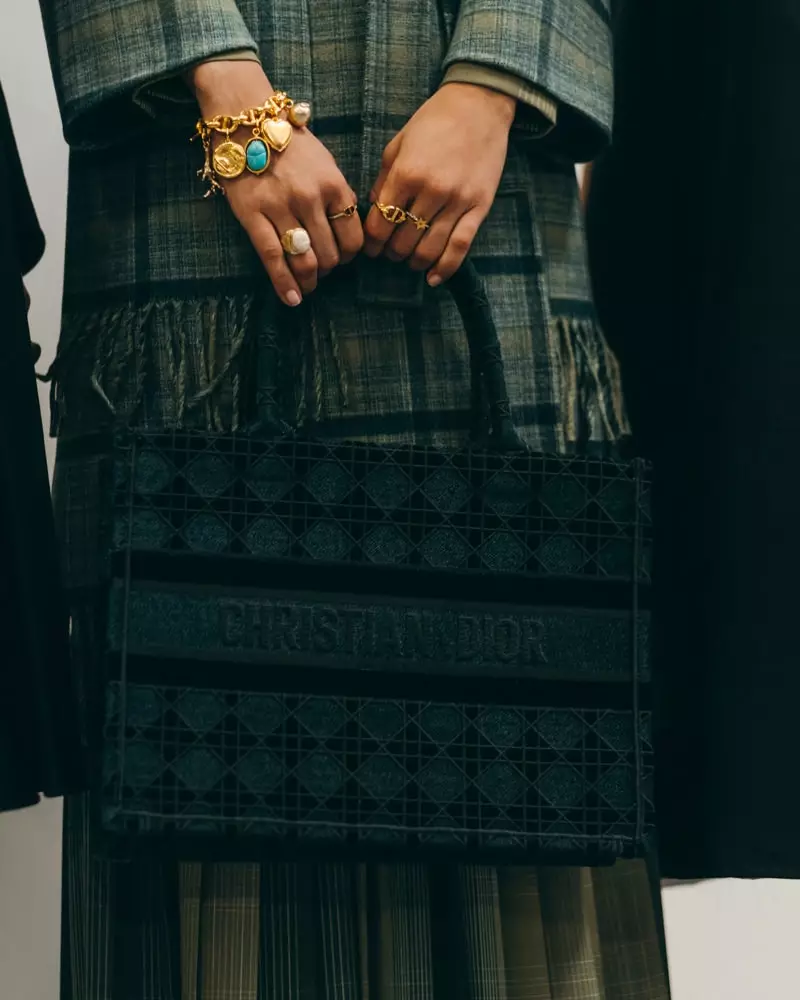 Uma olhada nos bastidores das bolsas de outono 2020 da Dior 1401_15