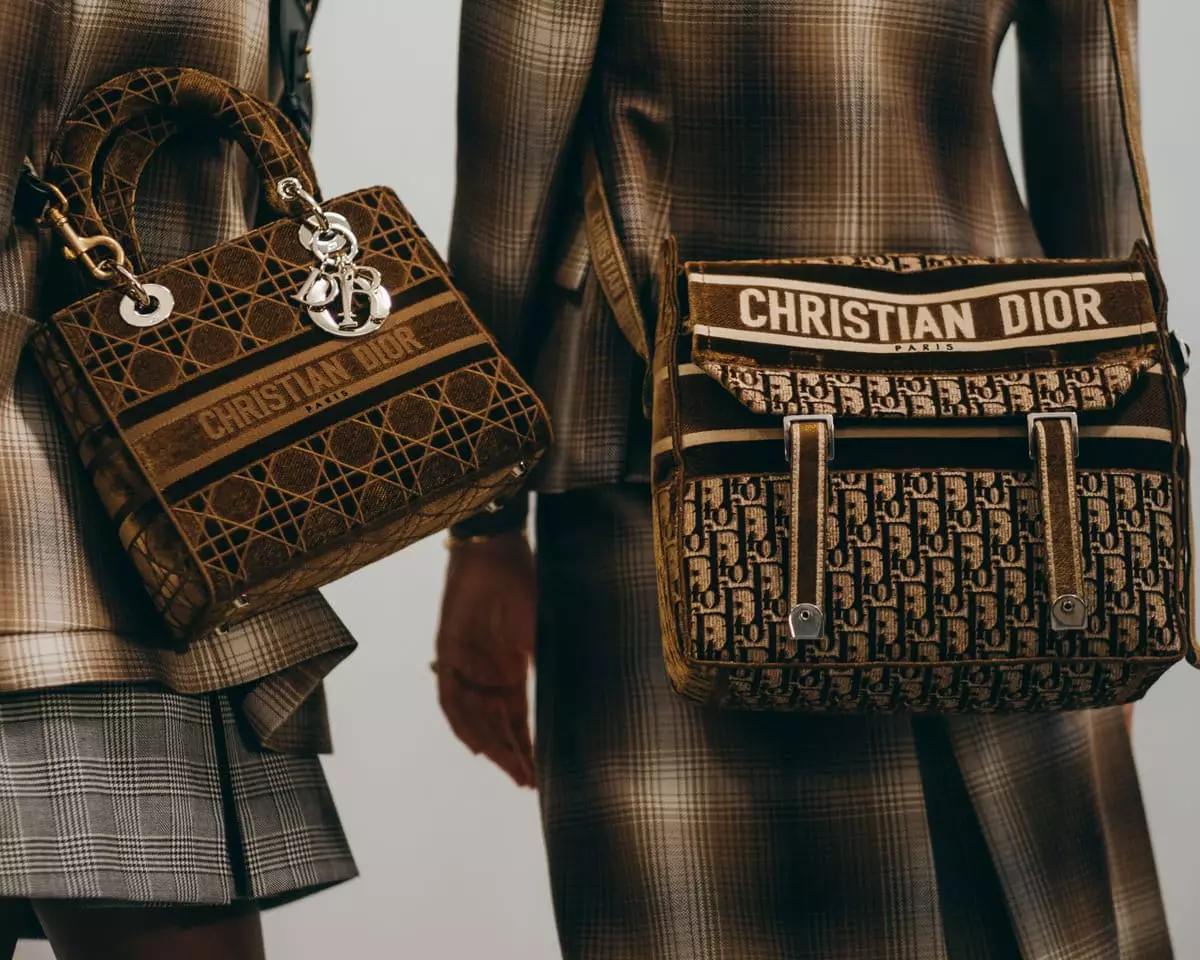 Uma olhada nos bastidores das bolsas de outono 2020 da Dior 1401_18