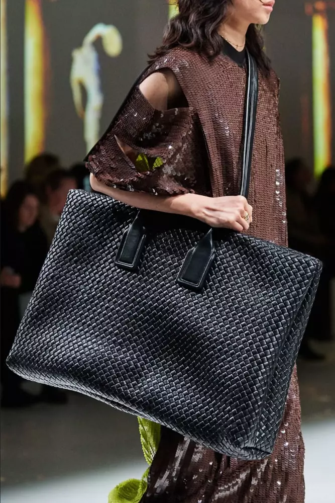 دنیل لی برای پاییز 2020 بافت نمادین Intrecciato Bottega Veneta را می پذیرد 1408_14