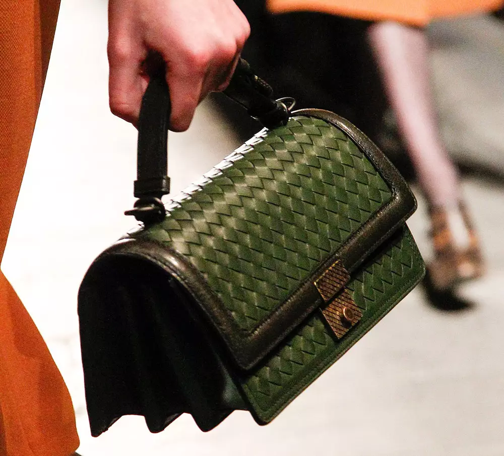 Bottega Veneta Delights with Ultra-Luxe Fall 2017 Runway Bags ٻنهي مردن ۽ عورتن لاءِ 14118_12