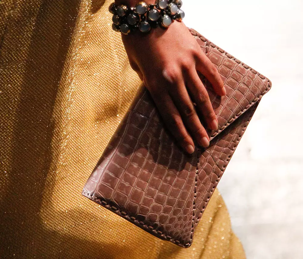 Bottega Veneta Delights with Ultra-Luxe Fall 2017 Runway Bags ٻنهي مردن ۽ عورتن لاءِ 14118_19