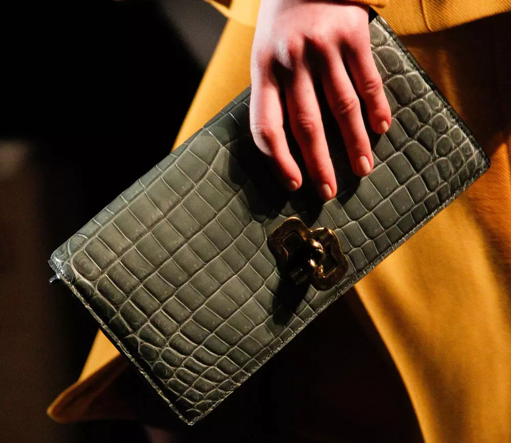 Bottega Veneta Delights sa Ultra-Luxe Fall 2017 Runway Bags para sa Parehong Lalaki at Babae 14118_20