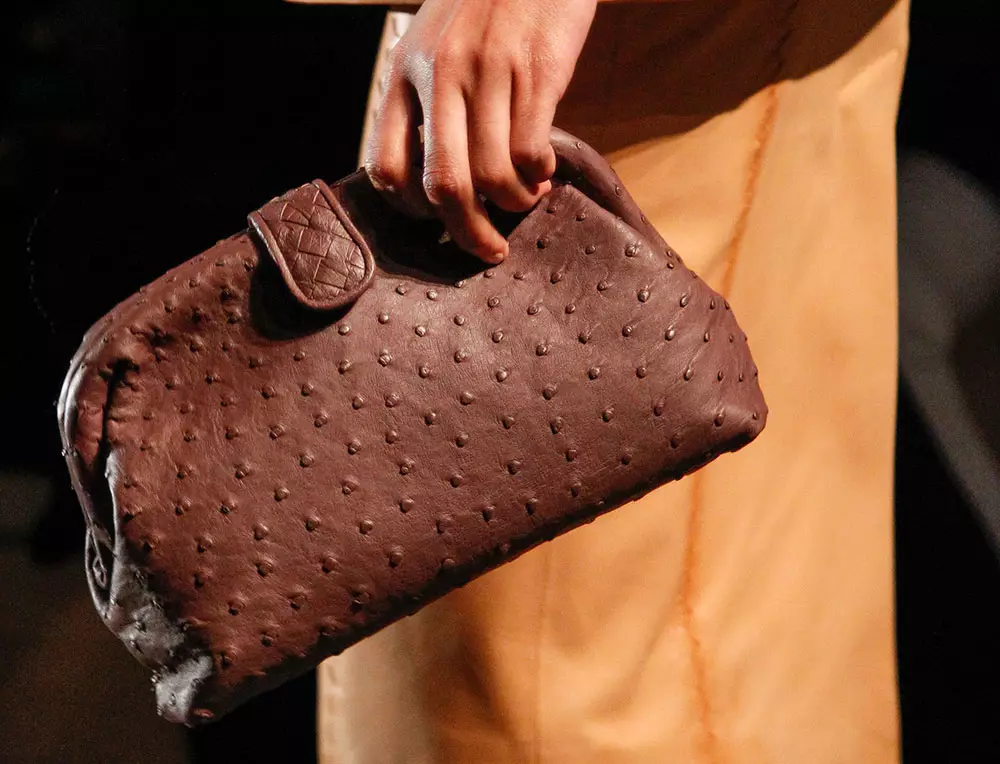 Bottega Veneta Delights with Ultra-Luxe Fall 2017 Runway Bags ٻنهي مردن ۽ عورتن لاءِ 14118_28