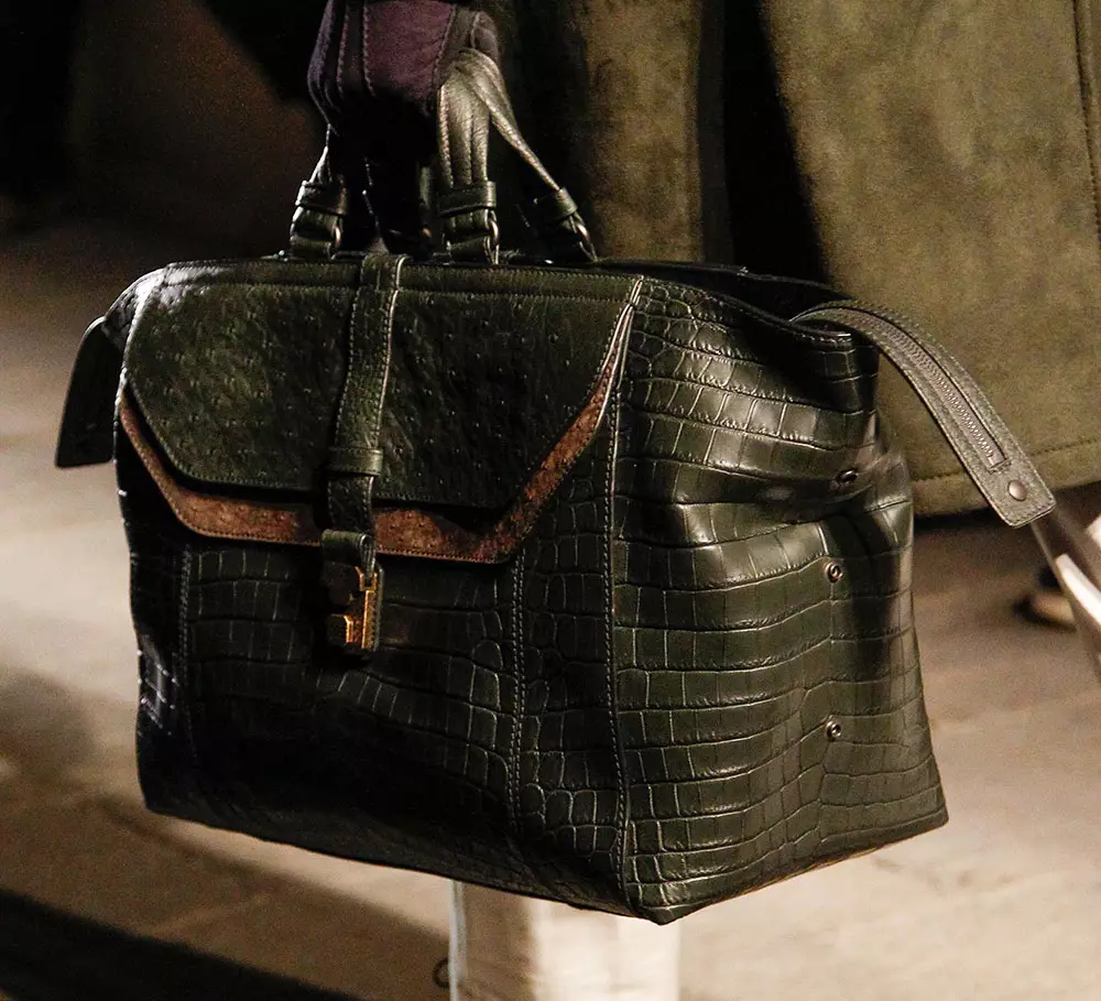 Bottega Veneta Delights with Ultra-Luxe Fall 2017 Runway Bags ٻنهي مردن ۽ عورتن لاءِ 14118_29