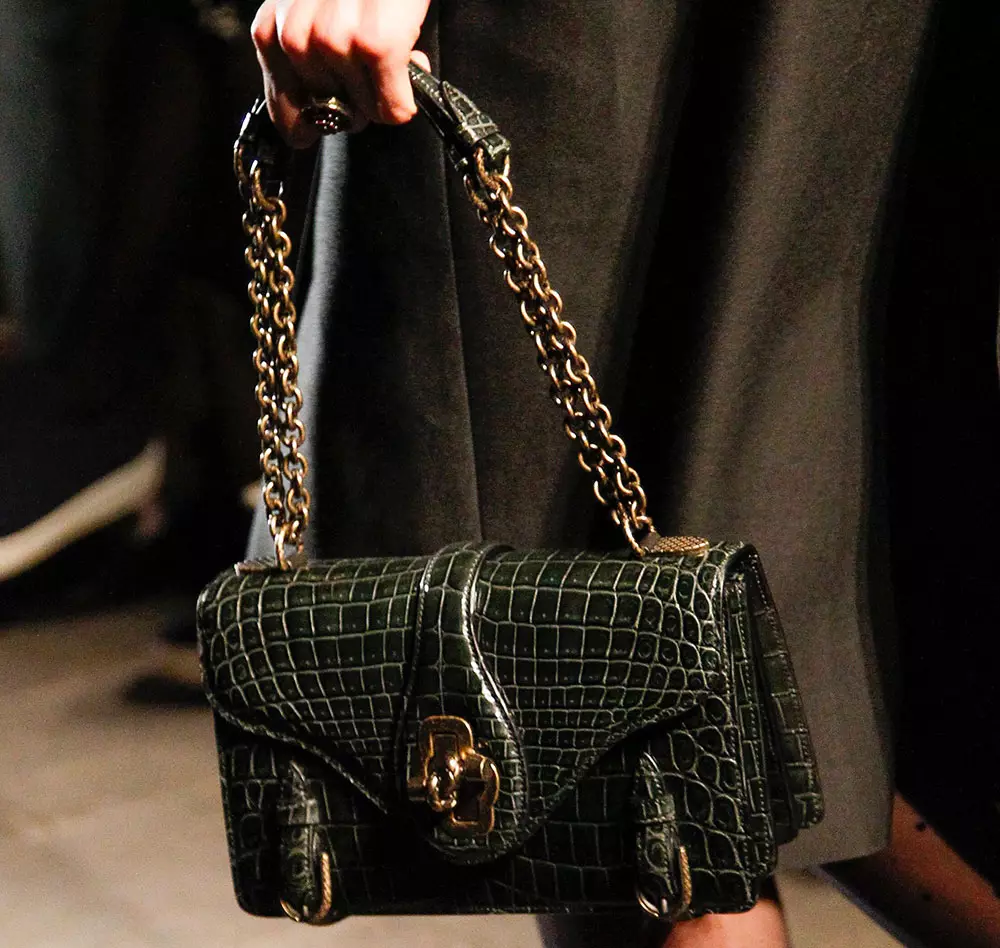 Bottega Veneta Delights sa Ultra-Luxe Fall 2017 Runway Bags para sa Parehong Lalaki at Babae 14118_4