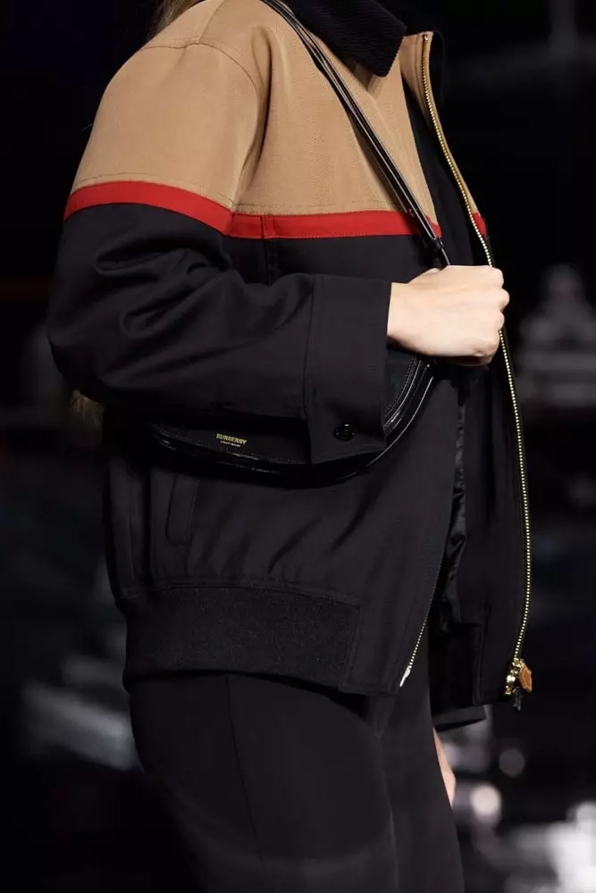 Ang Iyong Unang Pagtingin sa Mga Pinakabagong Bag ni Riccardo Tisci para sa Burberry 1419_14