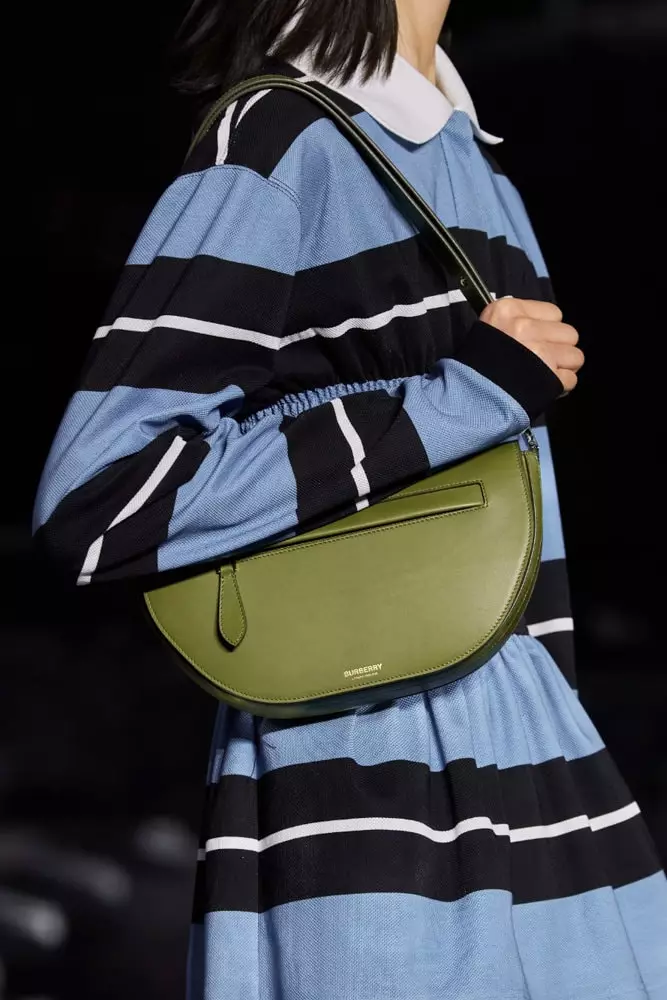 Ang Iyong Unang Pagtingin sa Mga Pinakabagong Bag ni Riccardo Tisci para sa Burberry 1419_20