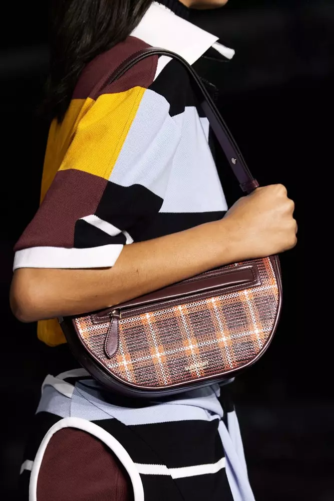 Ang Iyong Unang Pagtingin sa Mga Pinakabagong Bag ni Riccardo Tisci para sa Burberry 1419_21