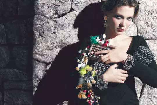 Prada's Resort 2012 reklamlarında çoxlu çantalar var 14278_1