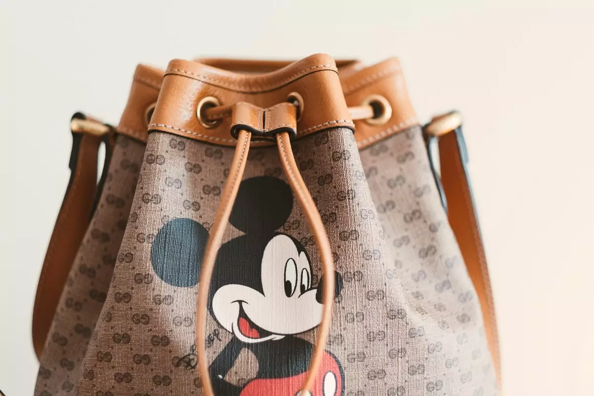 Ukujongwa ngokusondeleyo kwezinye zezinto zeDisney x Gucci 1442_14