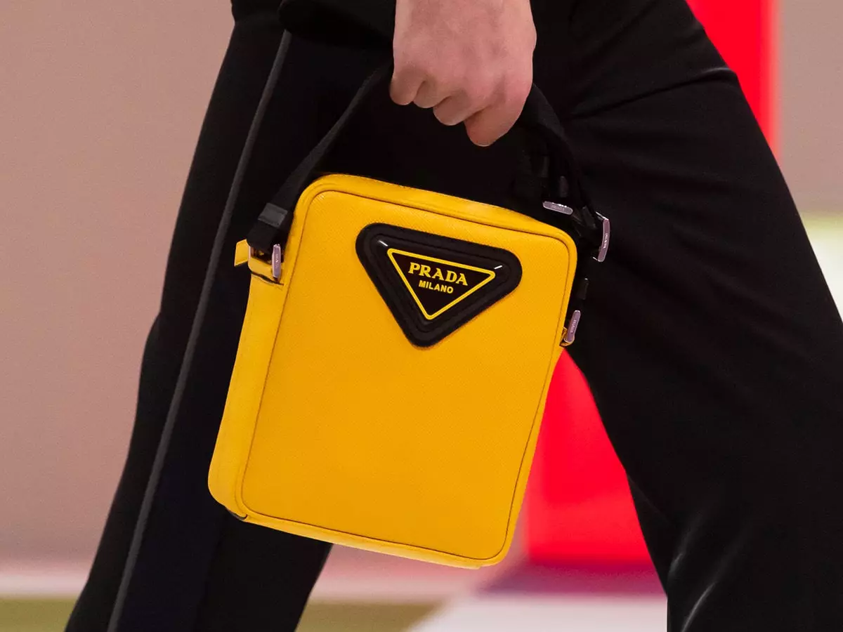 Prada Men's FW20 revelou algumas novas bolsas legais