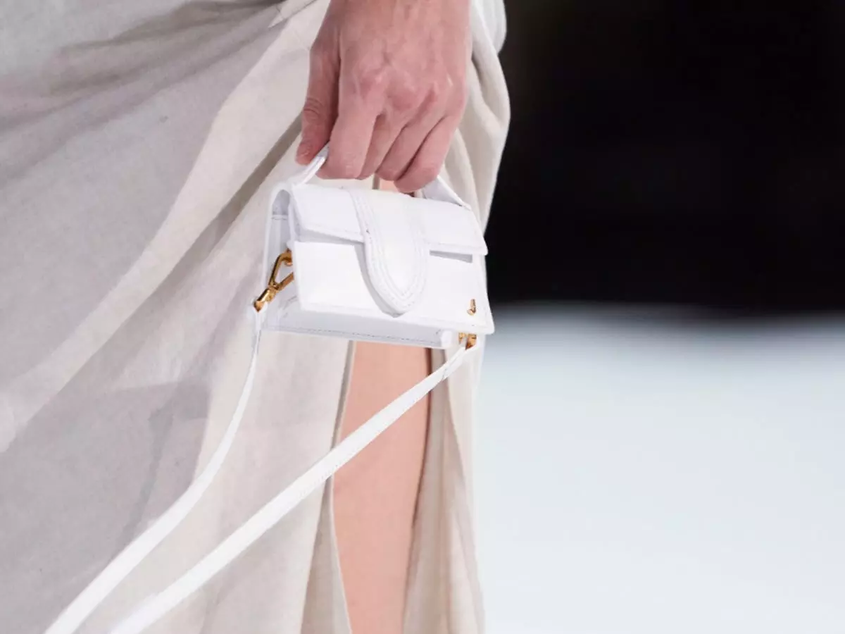 Jacquemus lance un tout nouveau petit sac lors de son dernier défilé