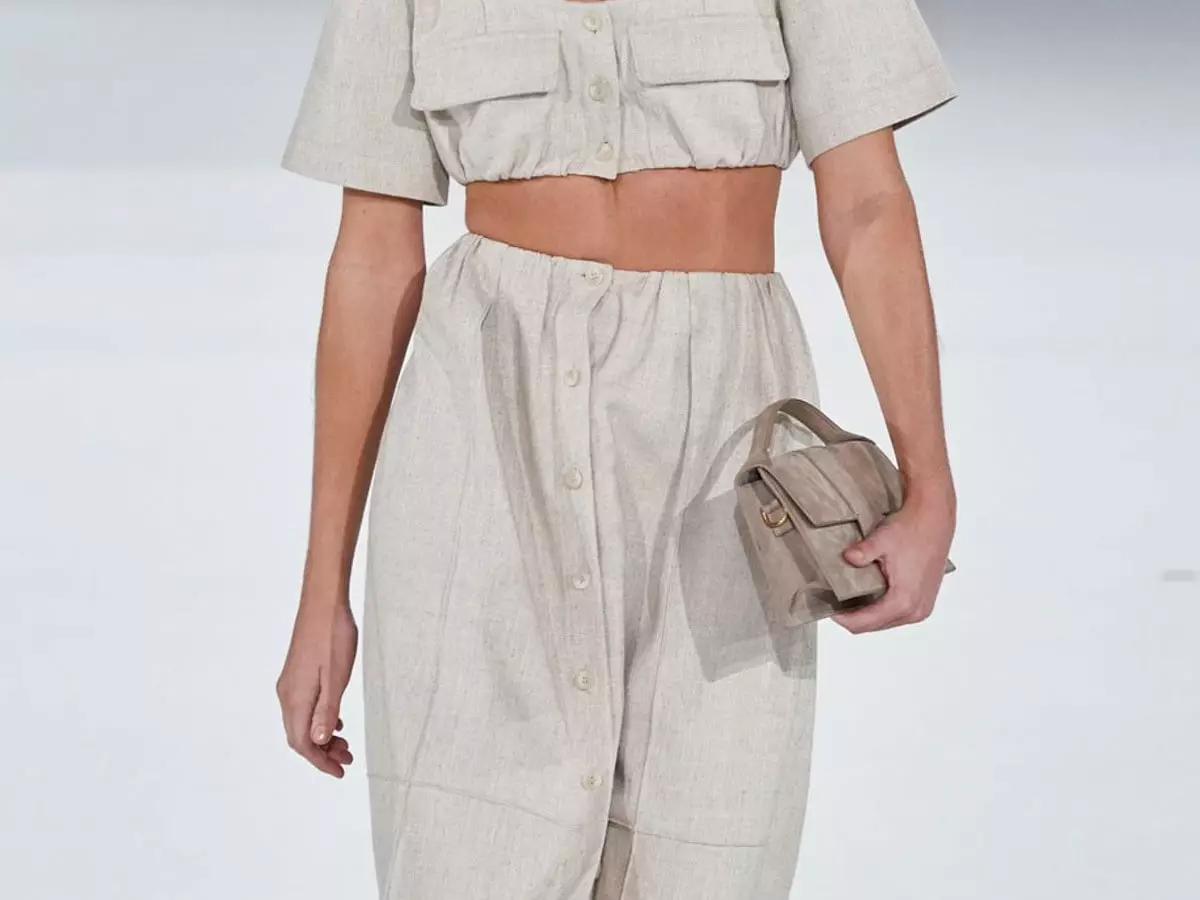 Jacquemus Debuts a Brand Tuntun Tiny apo ni Awọn oniwe-Titun ojuonaigberaokoofurufu Show 1476_15